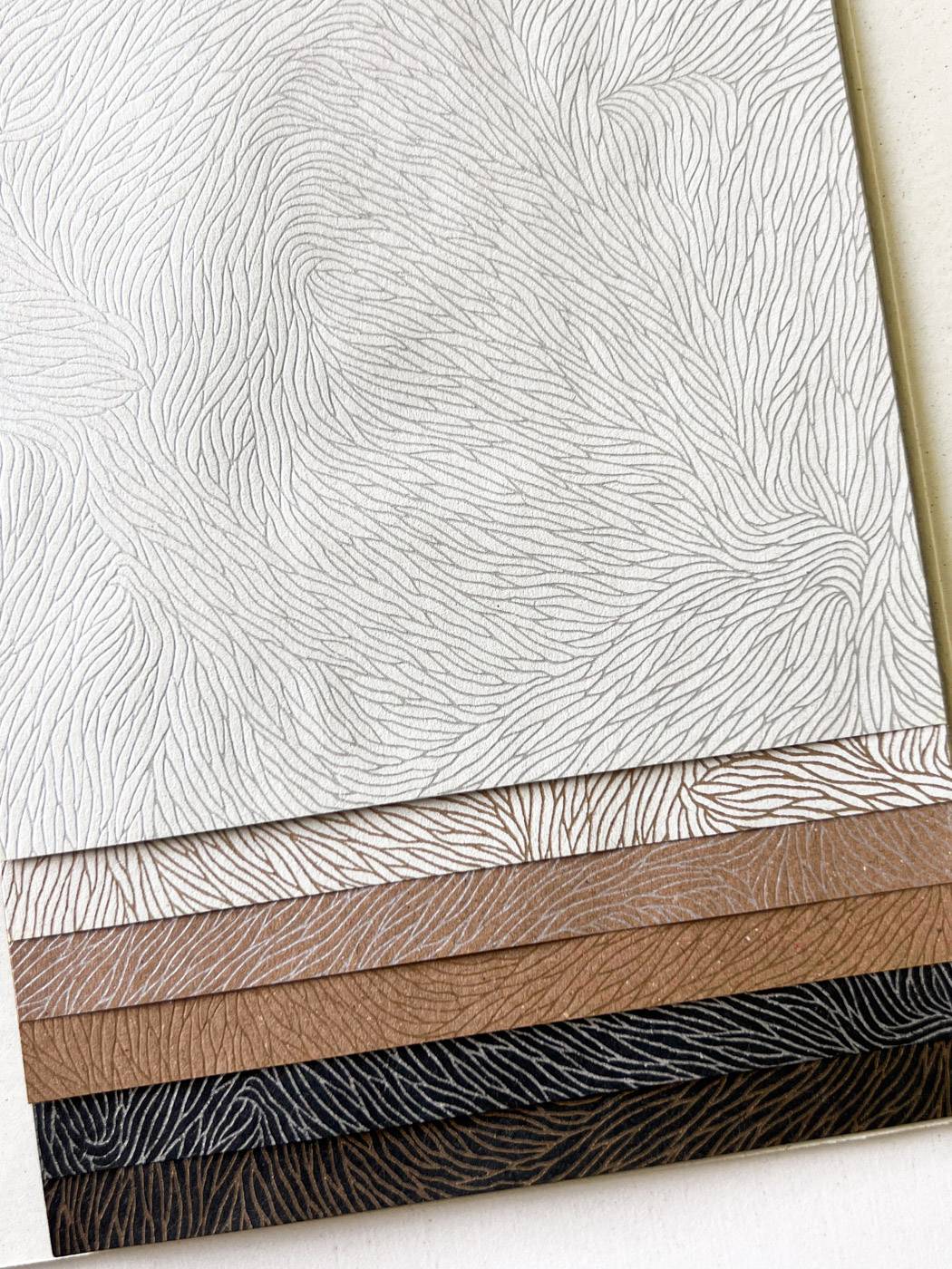 Les papiers de création avec motifs ou effets